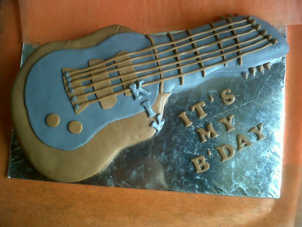 markaz kue: cake gitar