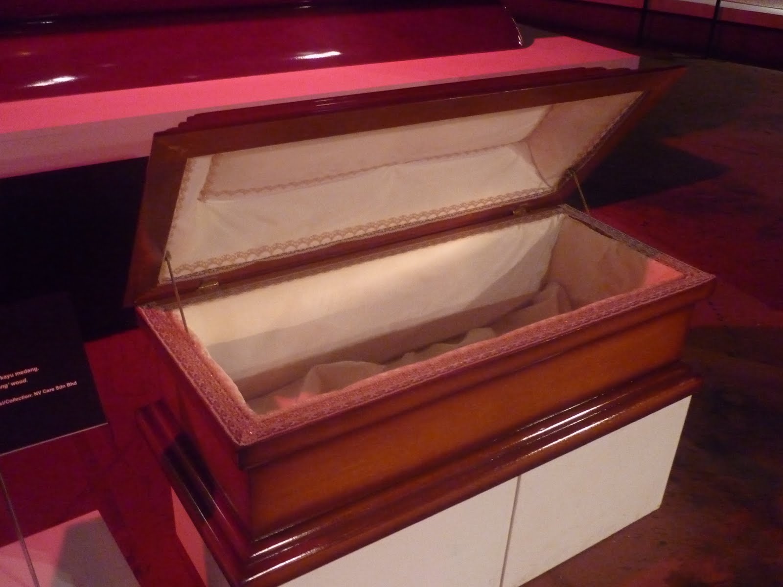 Salam Dari Puncak: Pameran Keranda 'Tradisi & Misteri'