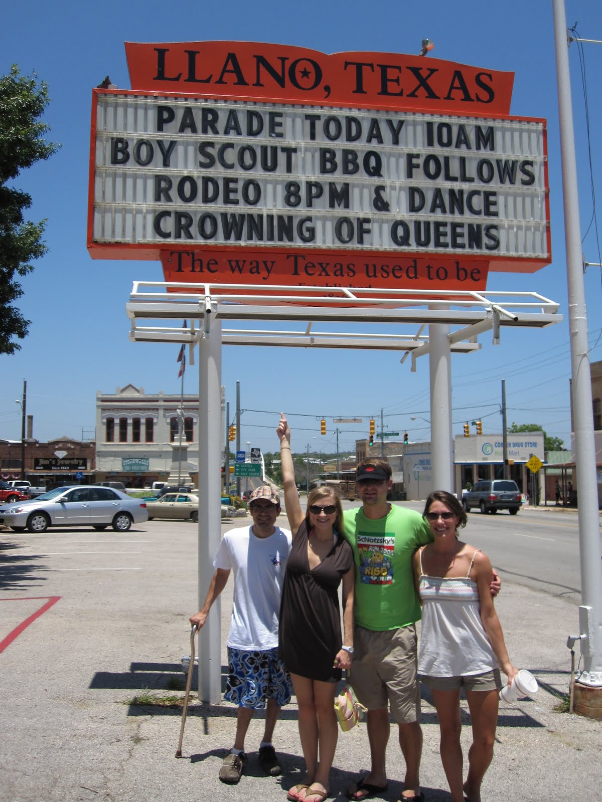 Man Up: Tales of Texas BBQ™: Miiller's Llano Smokehouse & Llano town square