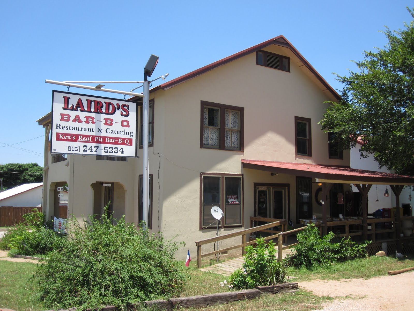 Man Up: Tales of Texas BBQ™: Quick stop at Laird's Bar-B-Q