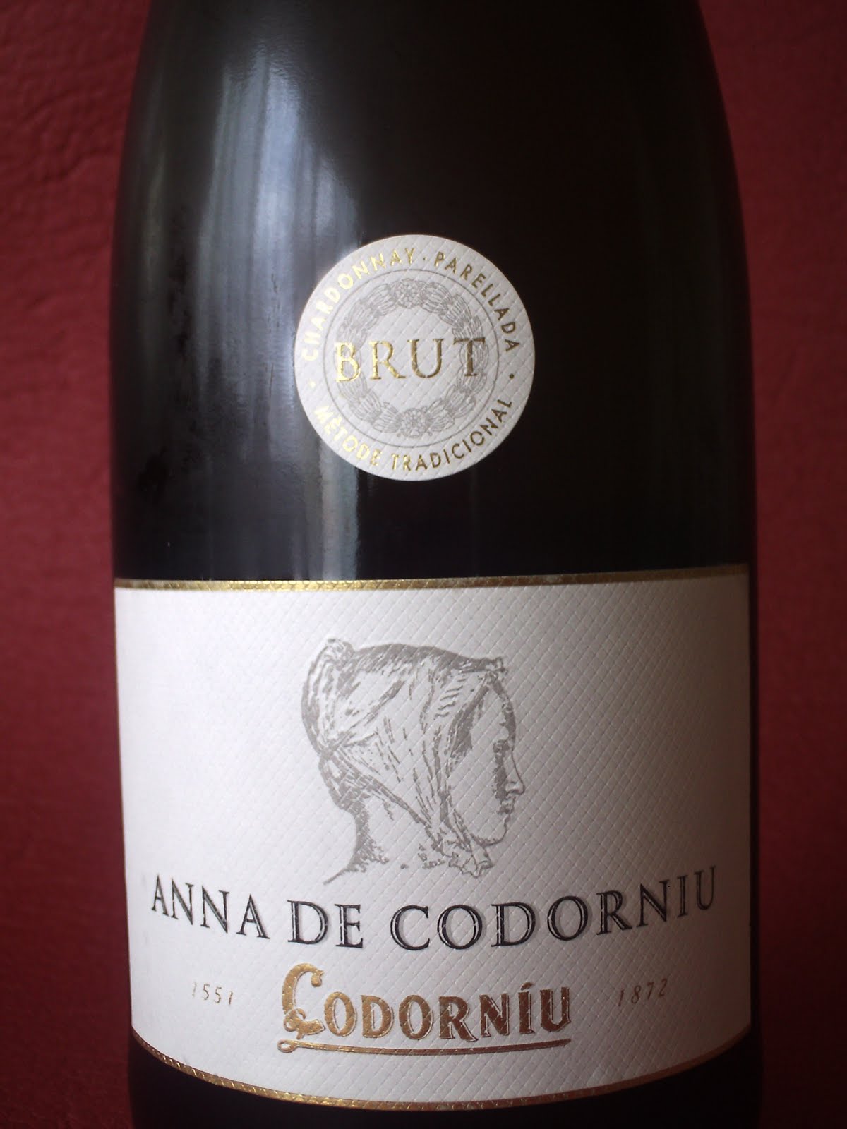 V: ANNA DE CODORNIU. Chardonnay y parellada. Cava. España.