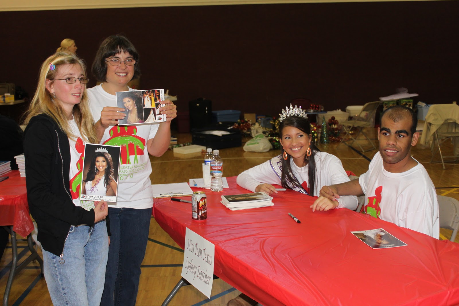 Sydney Datcher's Blog: Beaumont's Holiday "Cards for a Cause"