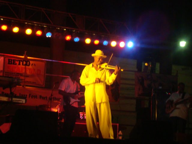 Front Row: Jazz Violinist Michael Ward Performing at Grooves