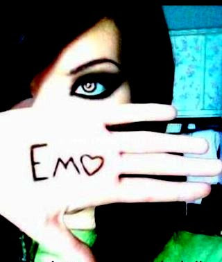 Triibuss UrbAnAss: CULTURA EMO/EMOS