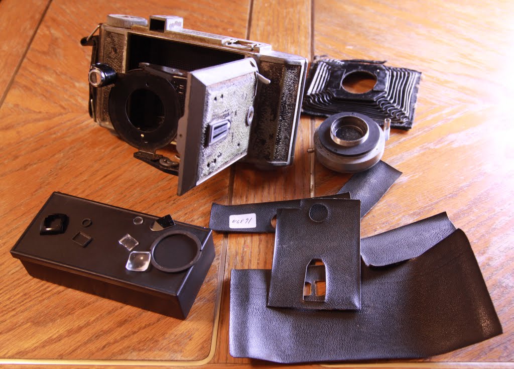 Curious Ghe: Restoring a Roamer II Folding Camera