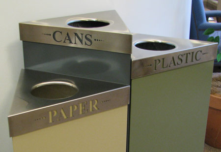 DAILY DOSE: Hilarious Recycle bin Around the World