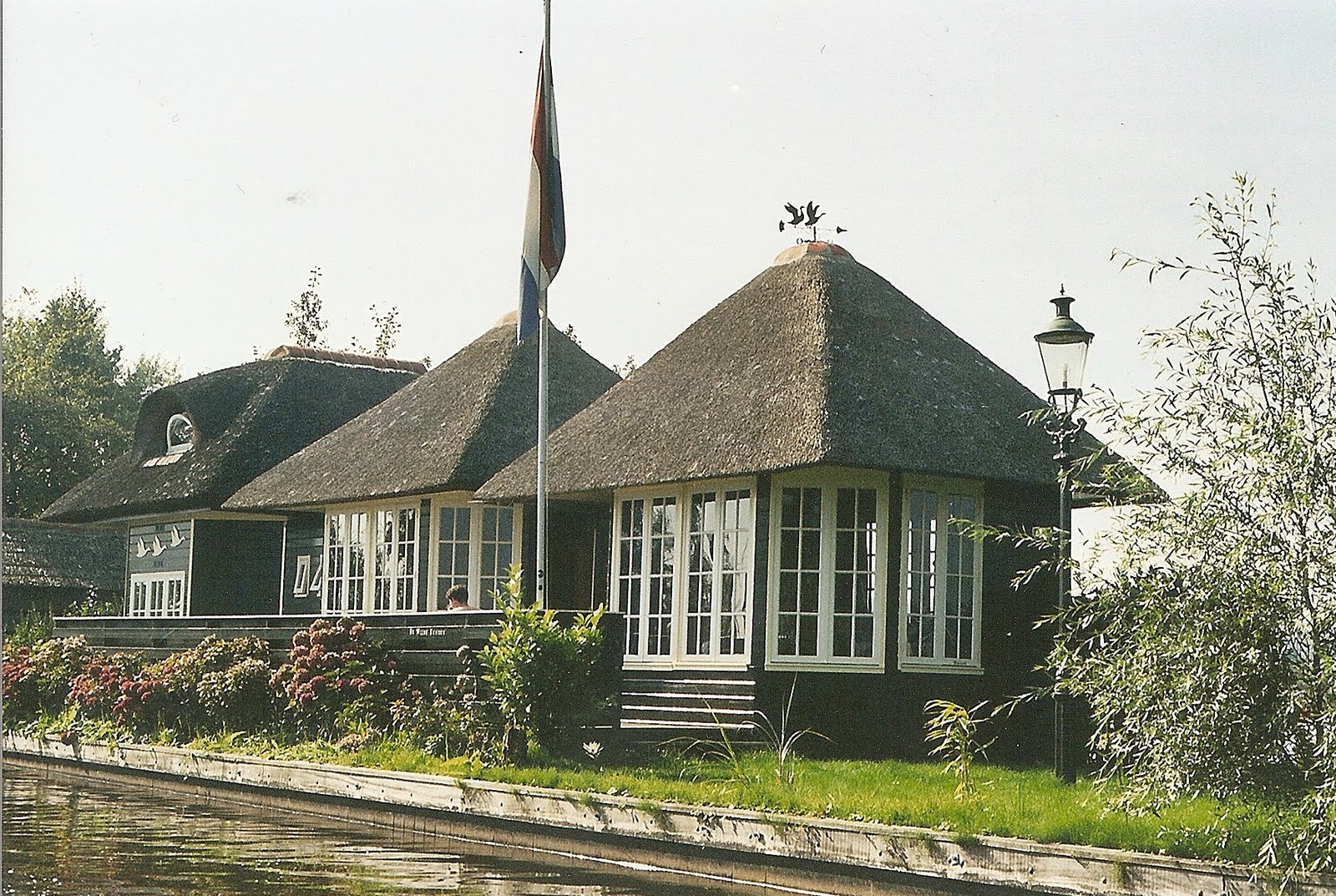 Sfeervol wonen in een klassieke villa: Klassieke buitenhuisjes in Breukelen