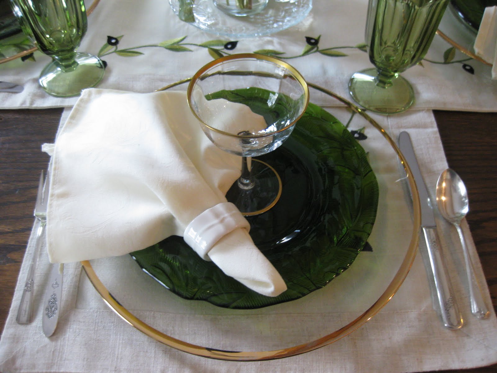 Mid-Atlantic Martha: Tablescape Thursday - My Big Fat Greek Tablescape