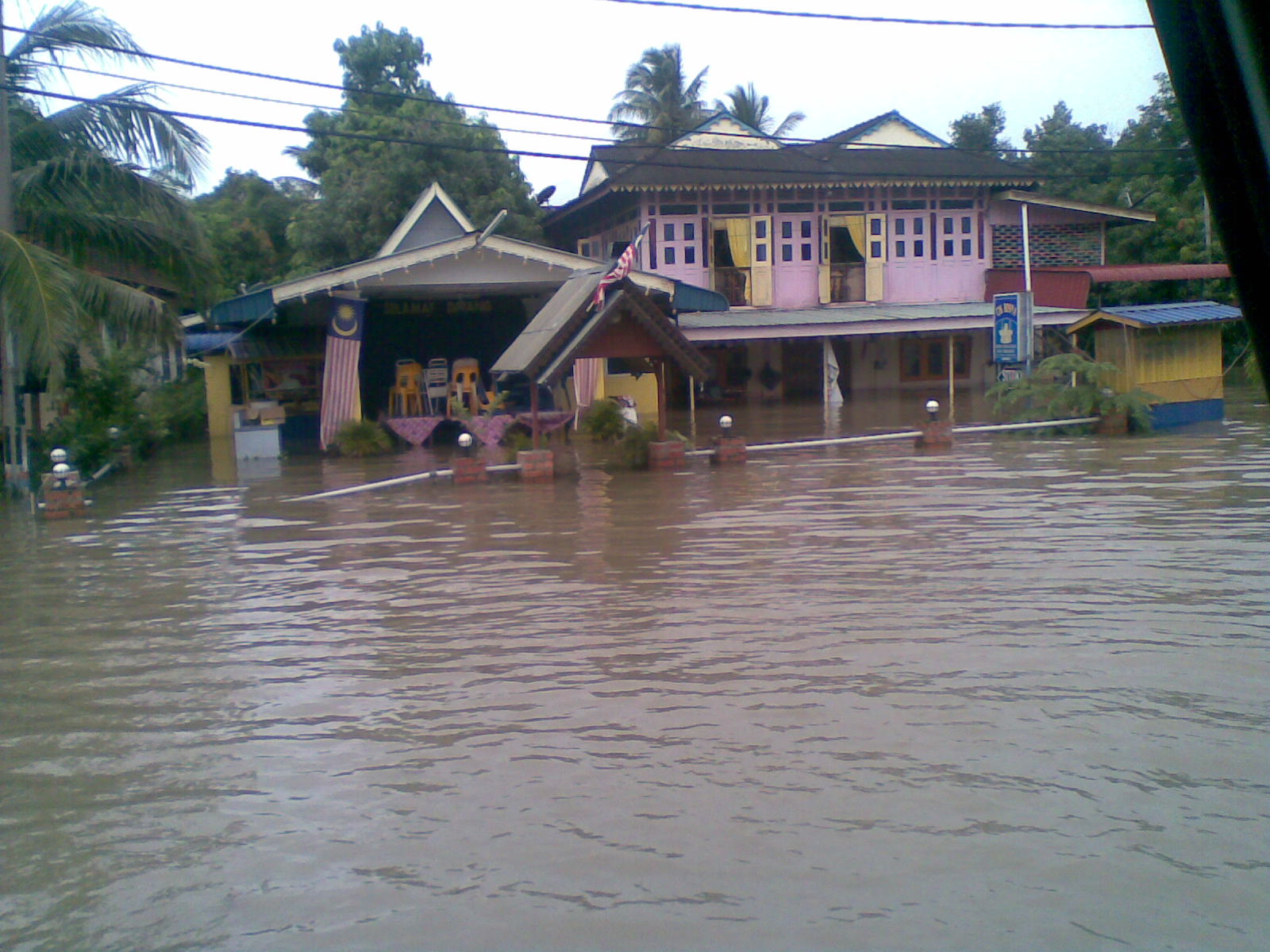 Aku Ke Ini | Blog Pandangan Diri: SEKITAR BANJIR DI PERLIS (GAMBAR) Part 1