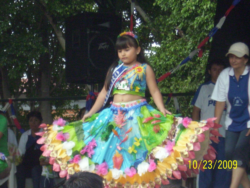 Traje llanero con material reciclable - Imagui