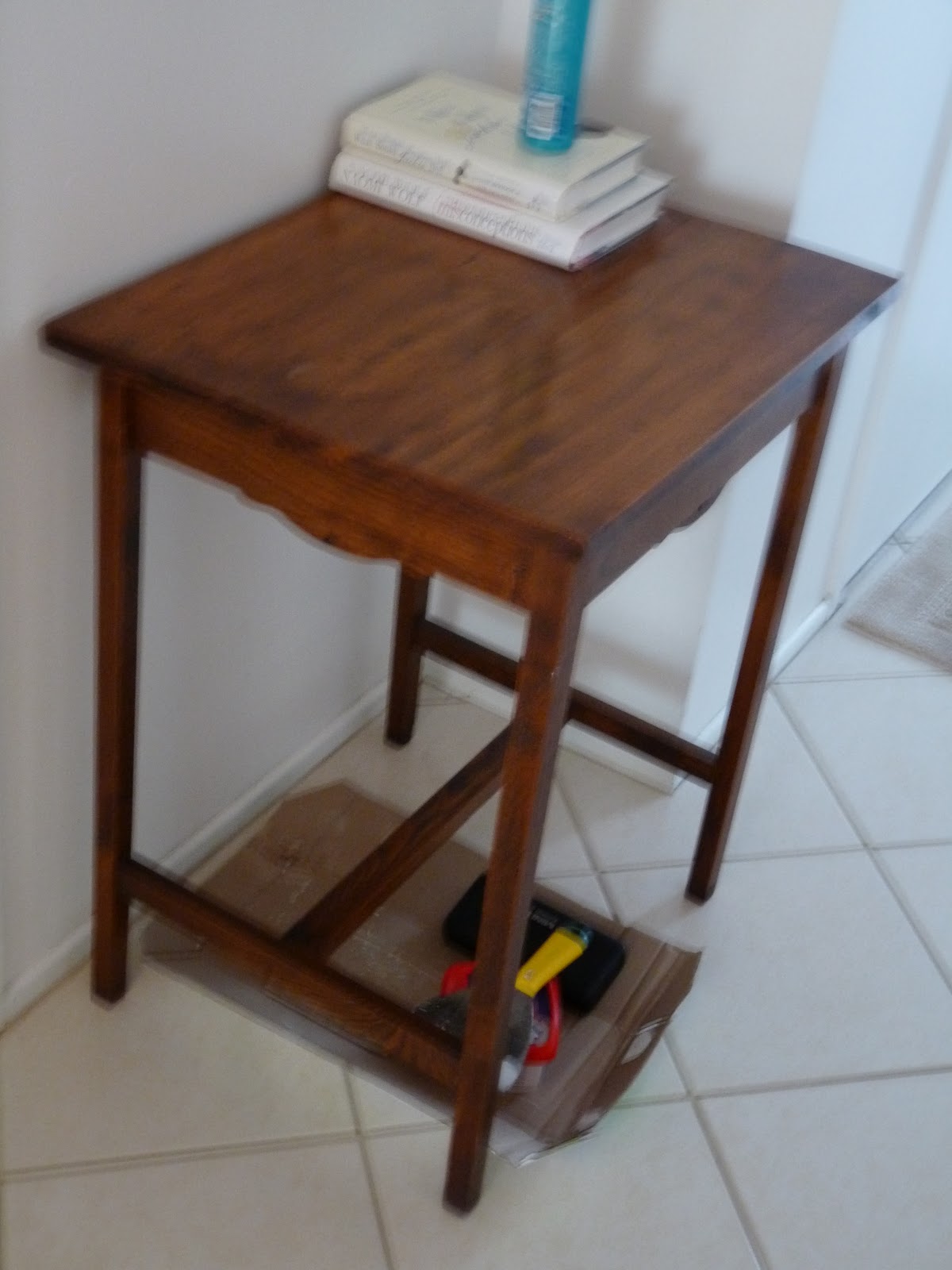 DIY Painted Useless Table | Dans le Lakehouse