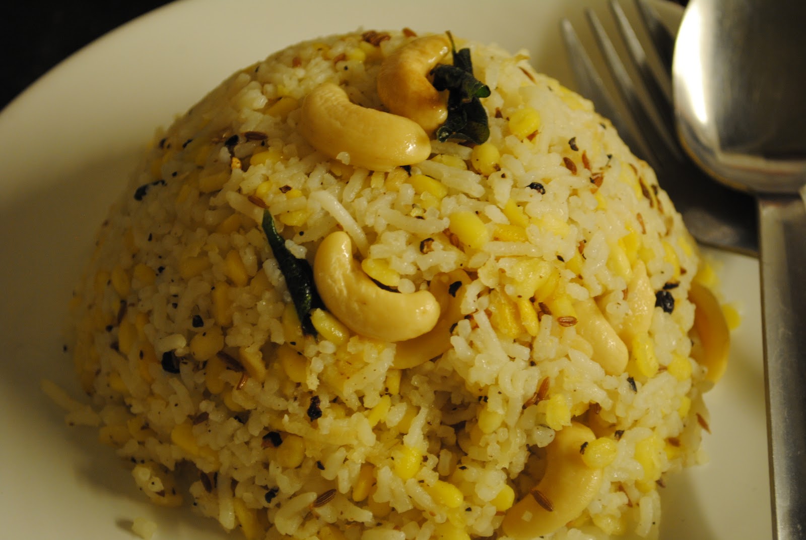 Flavors....Simply Spice it Up!!!: Ven pongal- South Indian Festive rice!