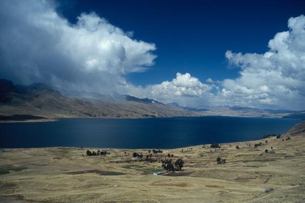 Langui: Laguna de Langui Layo