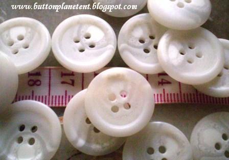 Button Planet Enterprise (SA0196331-A): Marble look buttons