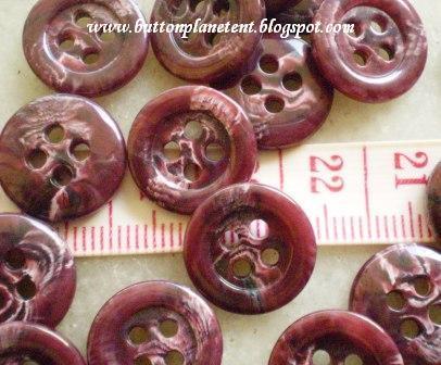 Button Planet Enterprise (SA0196331-A): Marble look buttons