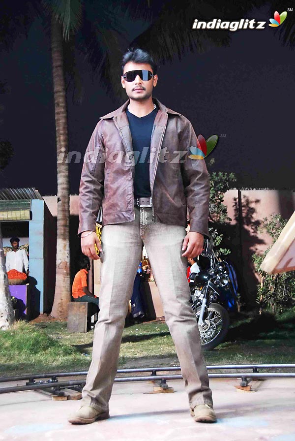 CHALLENGING STAR DARSHAN: Yodha----------------Darshan and Nikitha