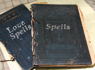 Artsy Fartsy: Halloween spell books~
