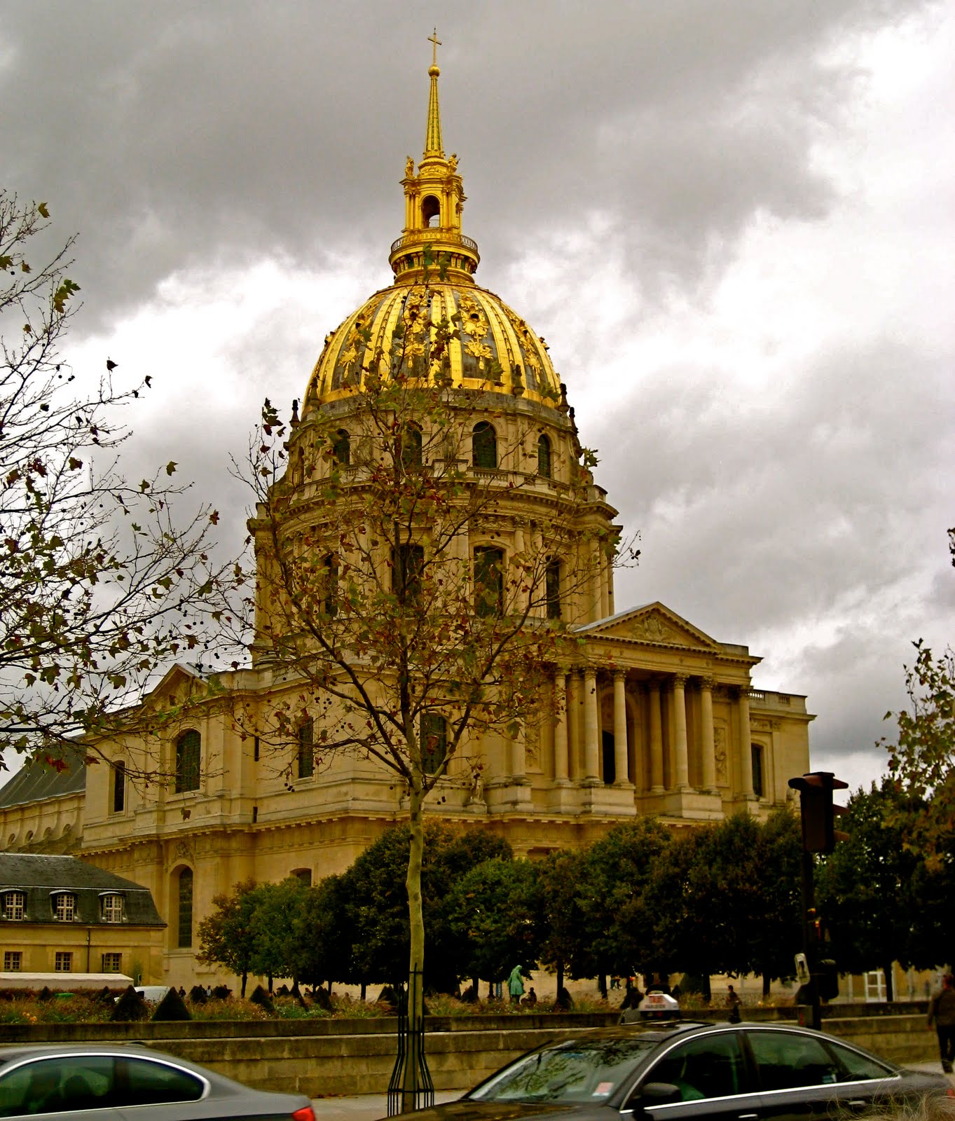 Gold Is The Color Of Paris In September
