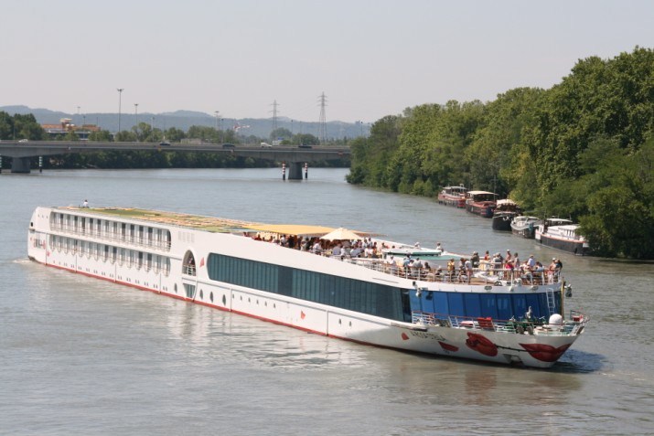 cruise ships fotos: Arosa Stella - Avignon, France 24JUN10