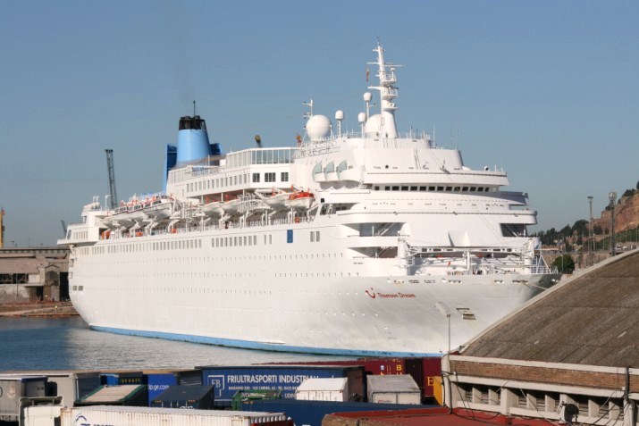cruise ships fotos: Thomson Dream - Barcelona 21JUN10