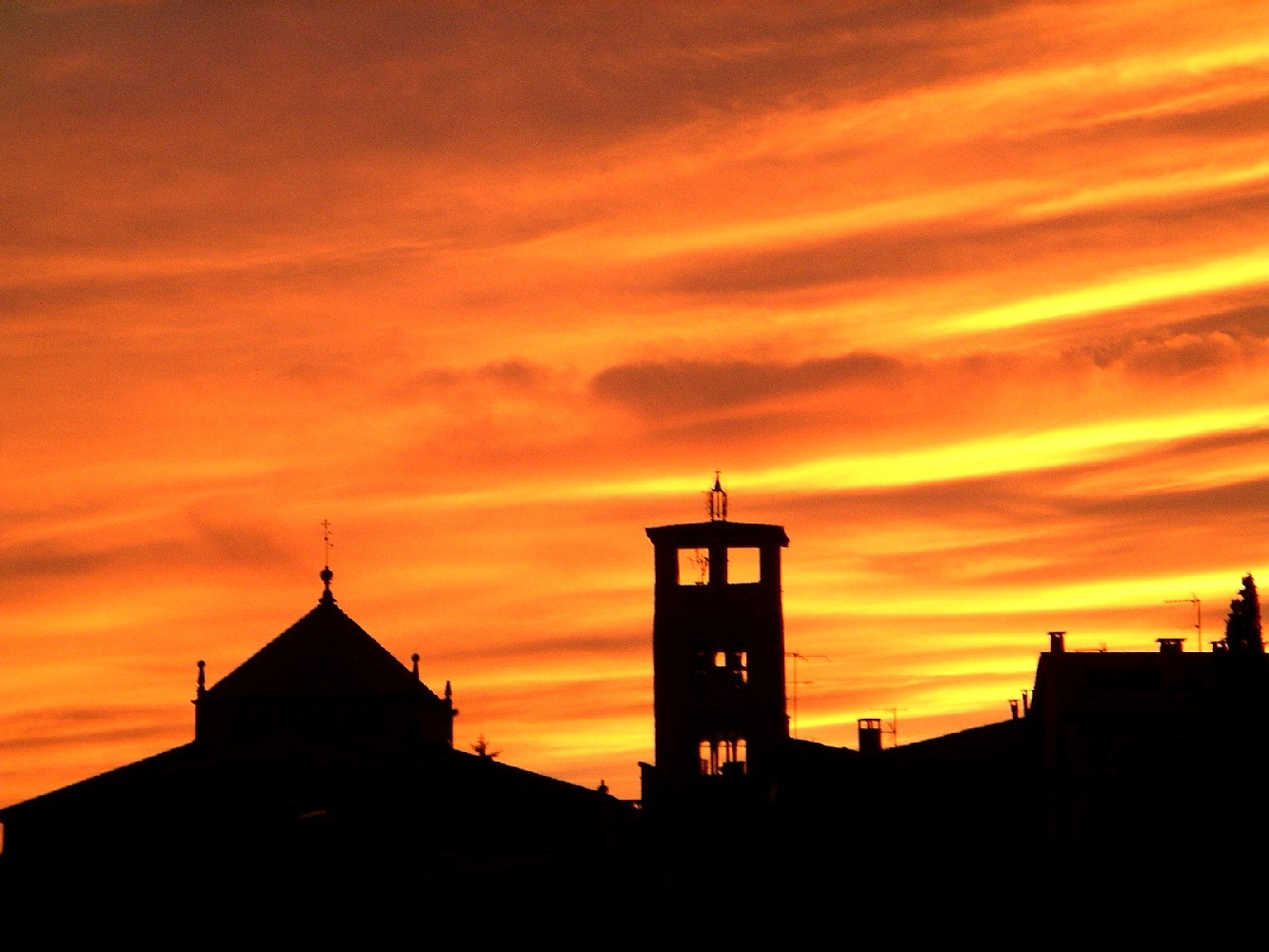 Las horas sitiadas: El arte pendenciero