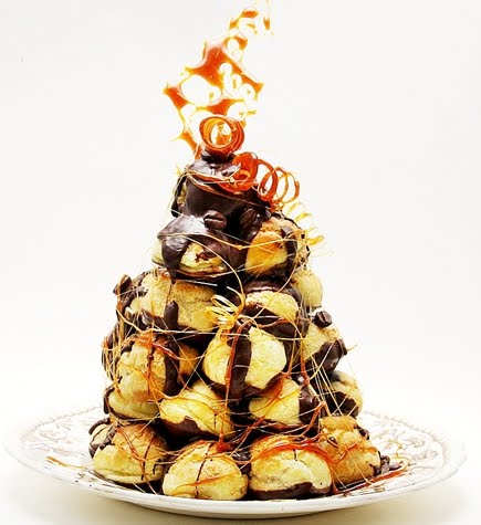 {Baking} CROQUEMBOUCHE with the Daring Bakers ... time for 'crunch in ...