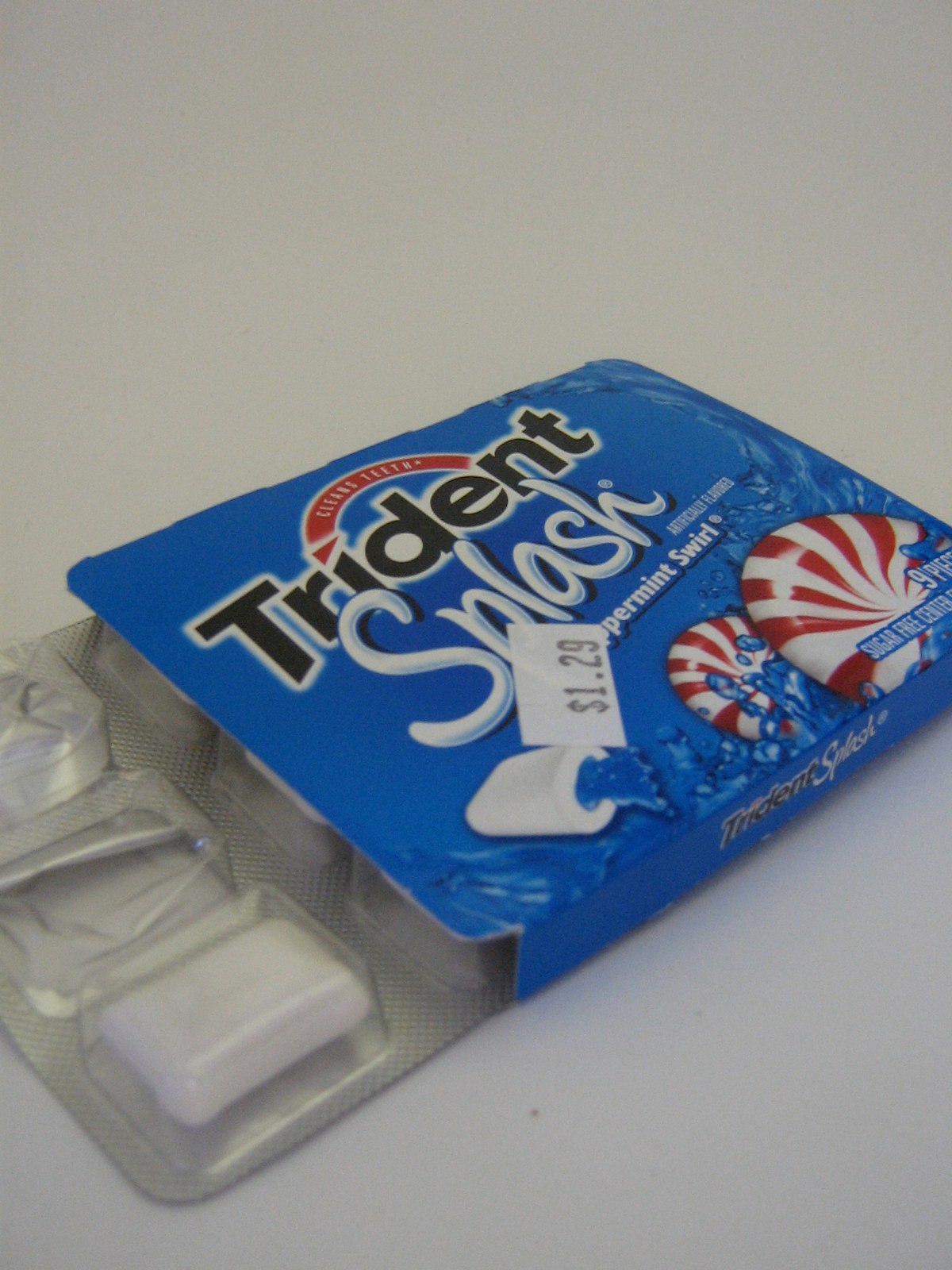 Foodette Reviews: Trident Splash Peppermint Swirl