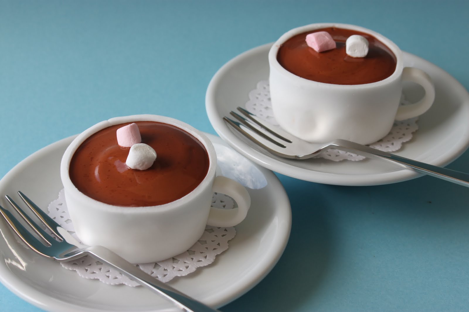 Diary of a Ladybird: Fondant fun: Hot chocolate cupcakes