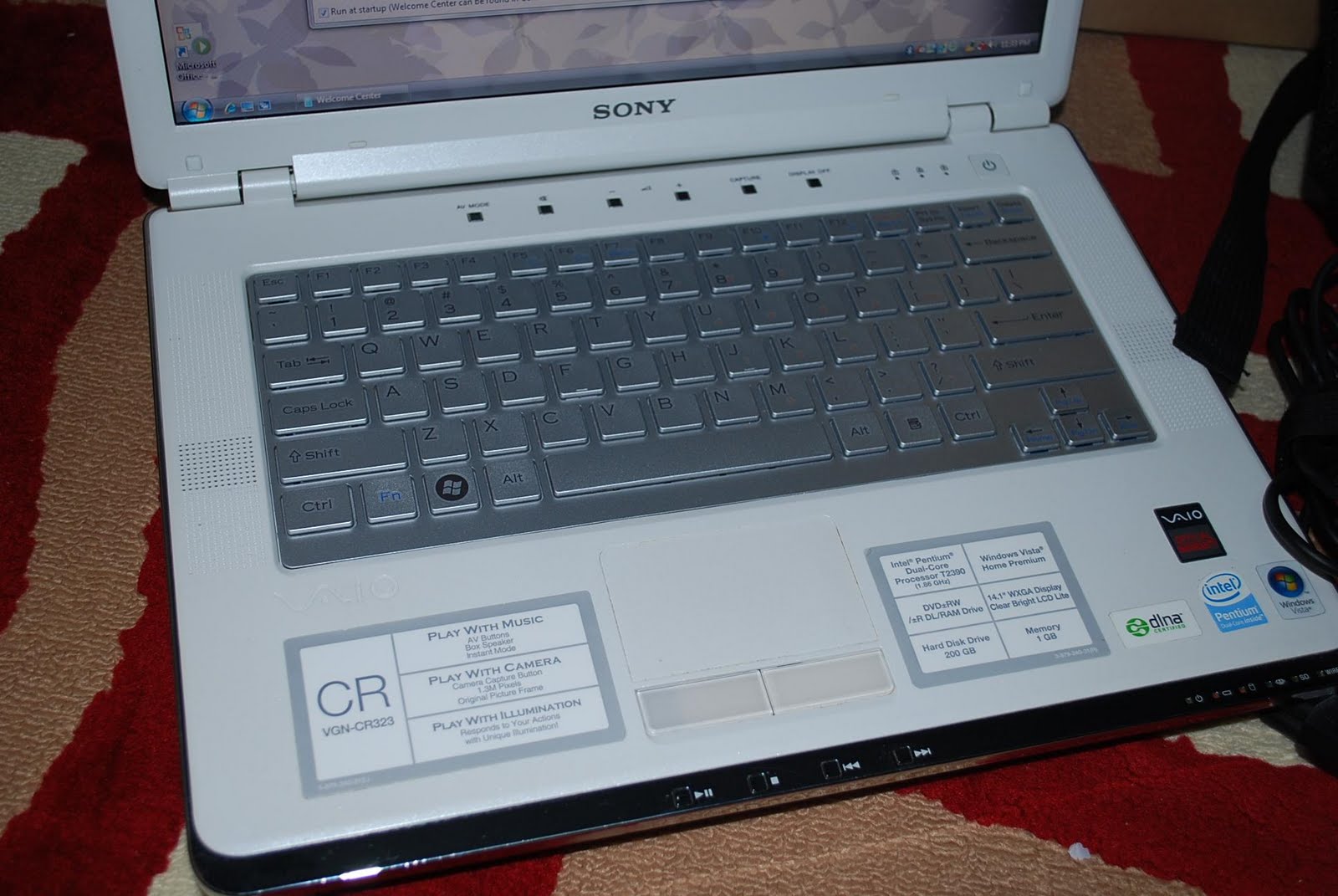 e-dzull warehouse (Malaysia): Sony Vaio CR Series (VGN-CR323 Pure White)
