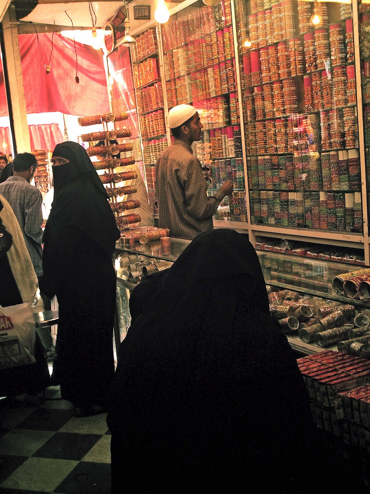 Stock Pictures: Women in burkhas or burqas - photos