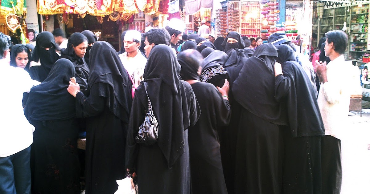 Stock Pictures: Women in burkhas or burqas - photos