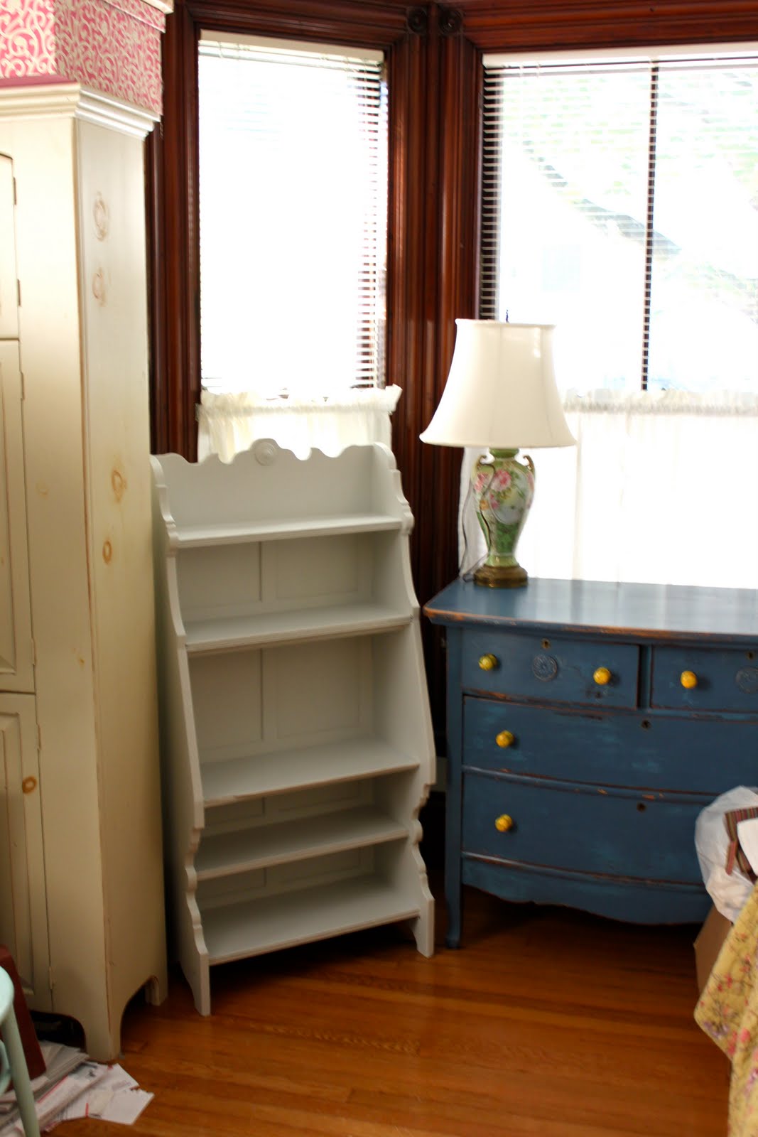 Tiptoethrough: Nesting: Painted shelf project step by step