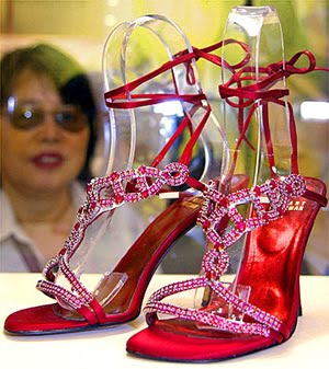 Info Up2Date: The World's Most Expensive Shoes Sandals Rp12, 4 billion