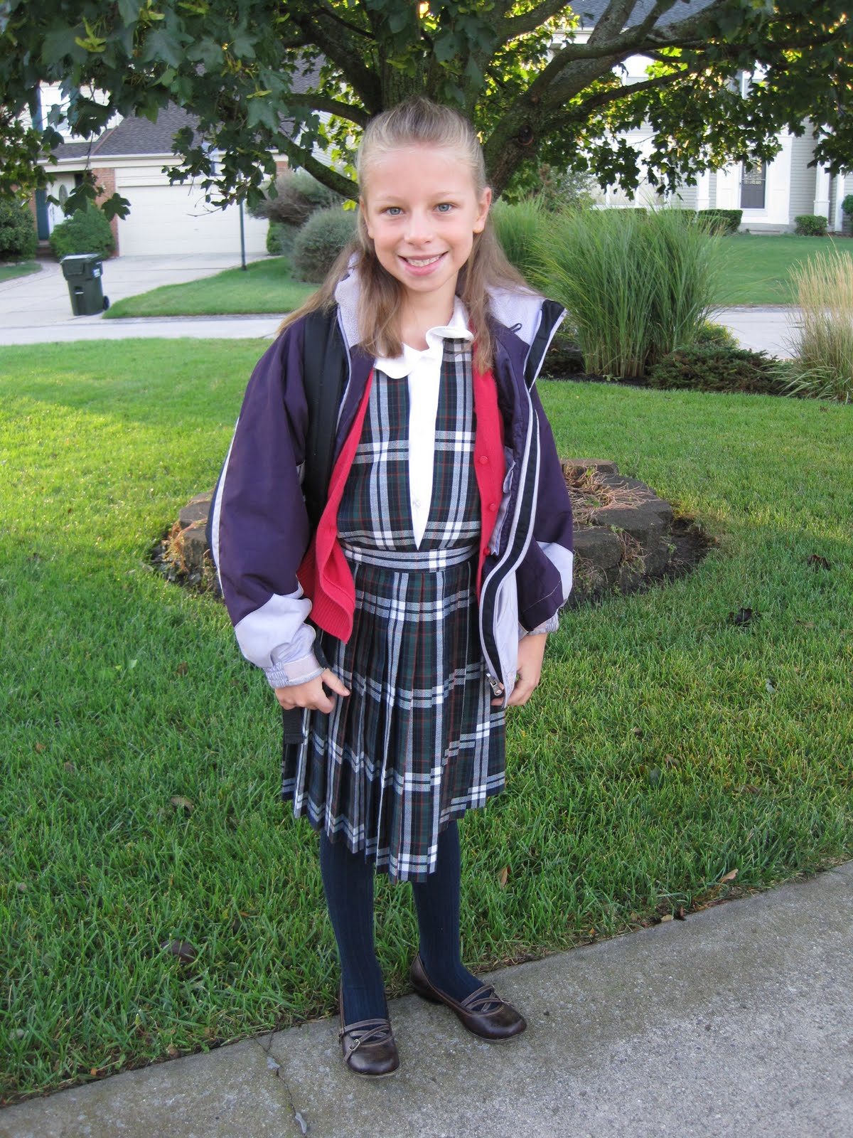 Katie-Megan-Jessica: Katie's First Day of Third Grade