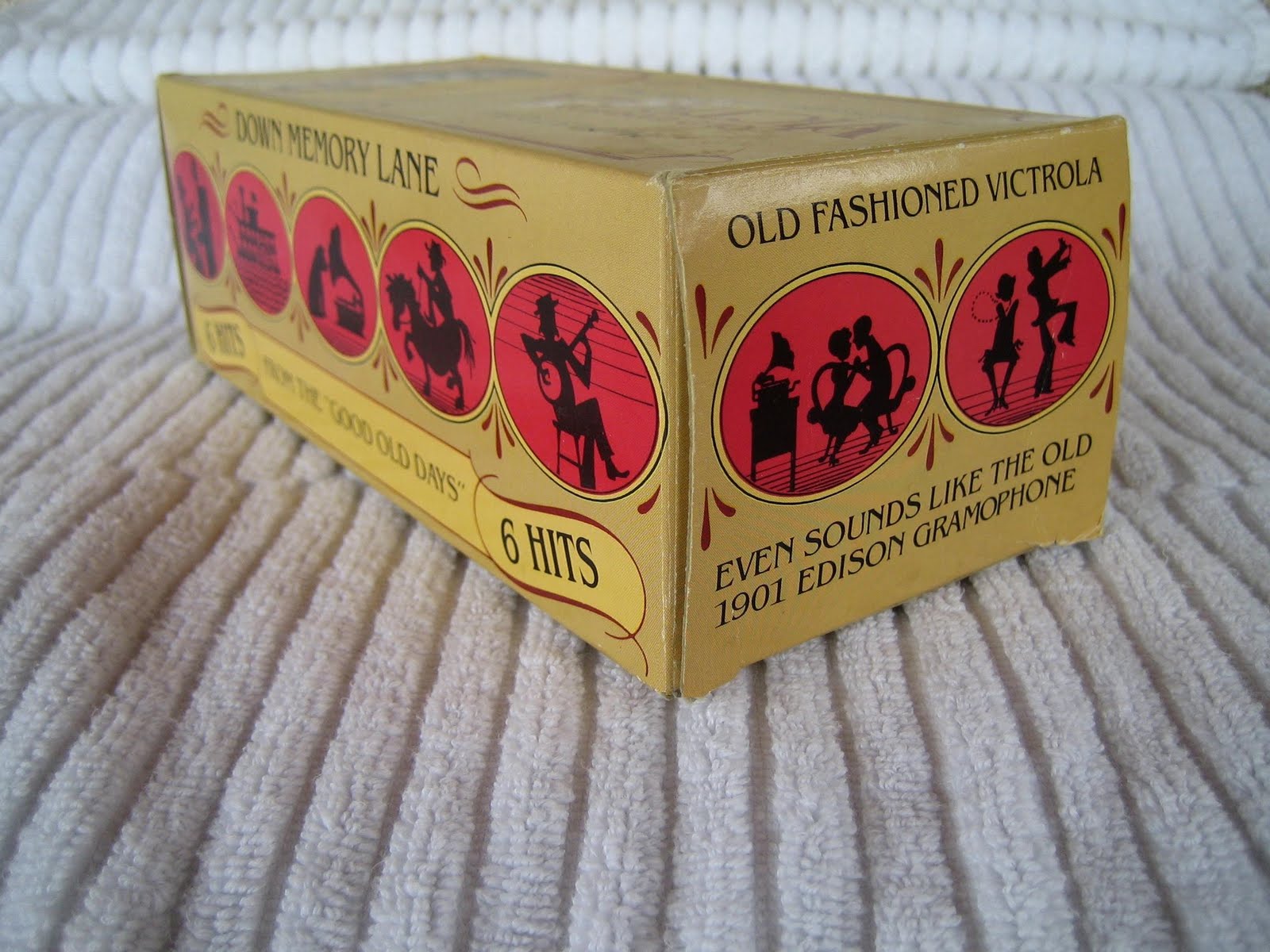 Miniature Old Fashioned Victrola