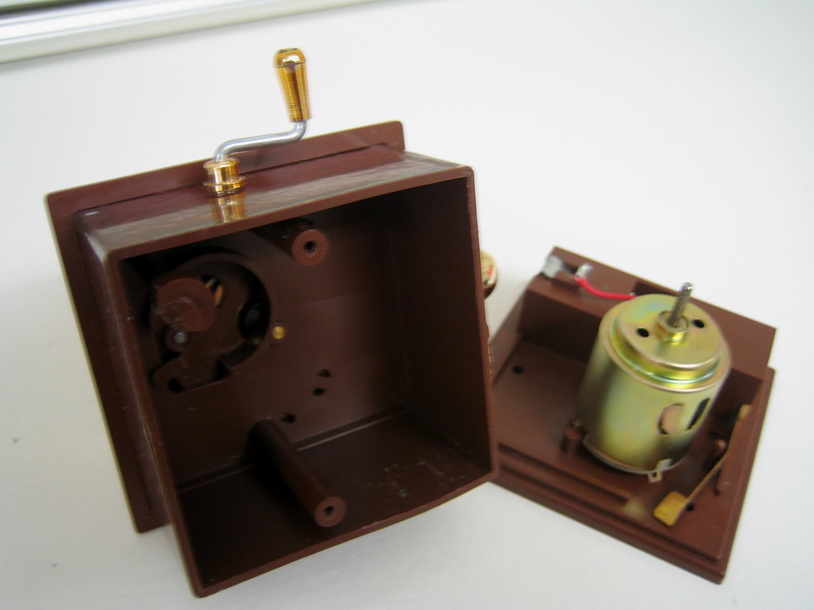Miniature Old Fashioned Victrola