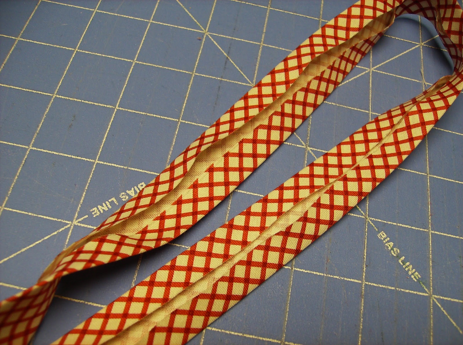 How To Make Your Own Bias Tape | Bumbleberries Boutique How To Make Your Own Bias Tape | Bumbleberries Boutique
