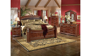 Ashley Furniture: Gilded Court