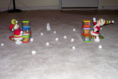 Elf Mischief - Snowball Fight