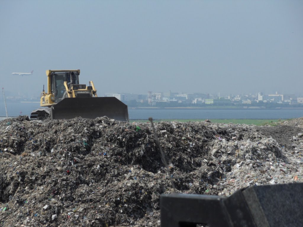Yazaki Summercamp 2010: Day 2: TOKYO METROPOLITAN GOVERNMENT LANDFILL ...