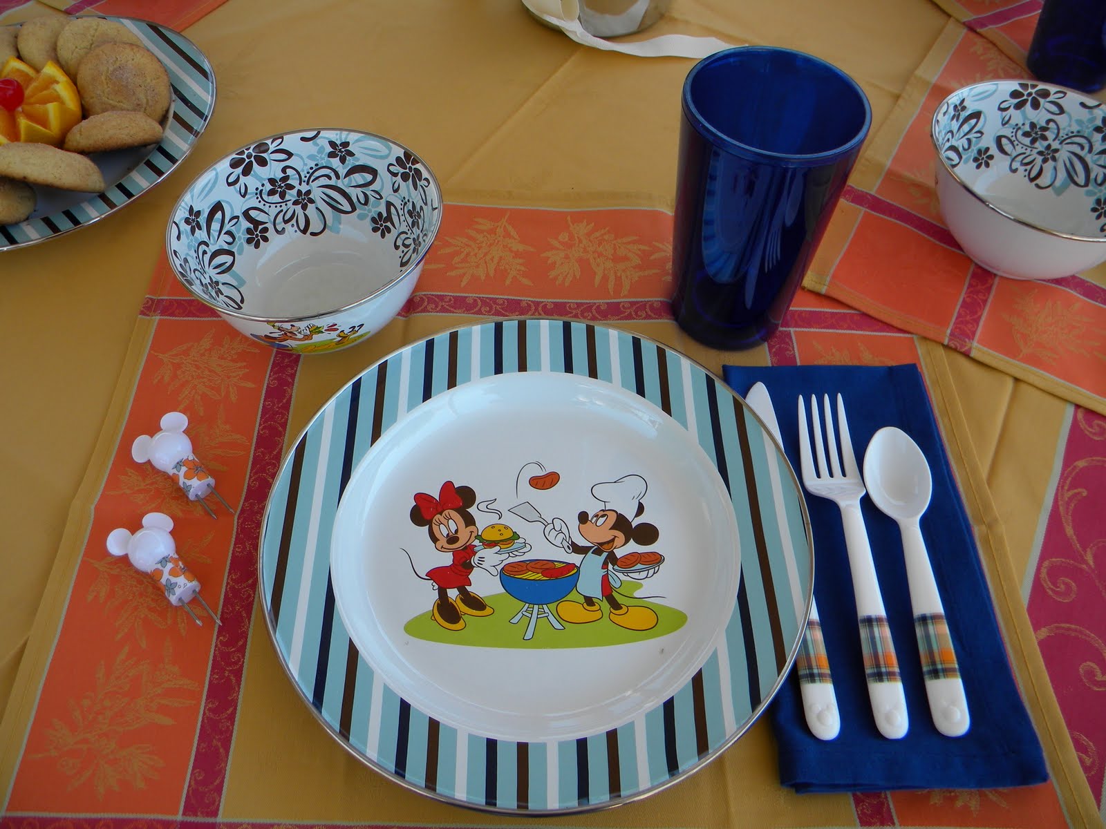 daze of grace: Mickey Mouse Barbeque!