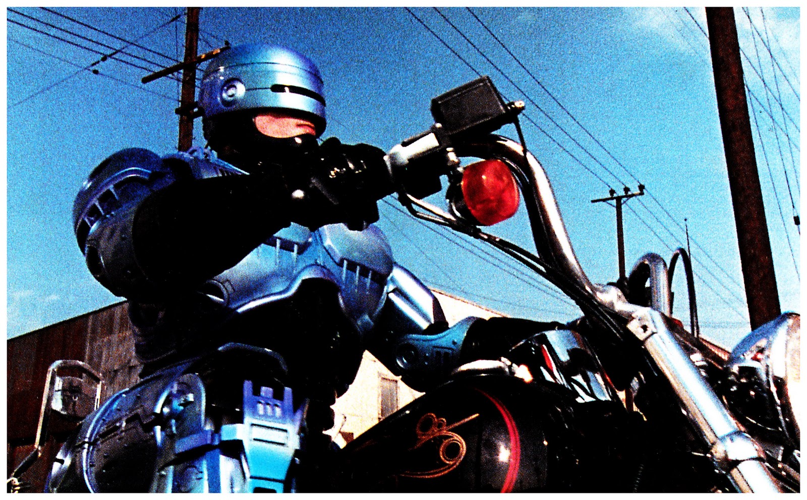 Den un vistazo a la motocicleta del nuevo ‘Robocop’ – SALONDELMAL.com