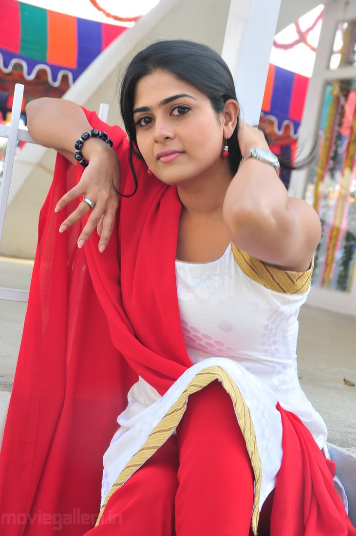 test: Actress Manjulika Latest Stills, Actress Manjulika Cute Photo Gallery