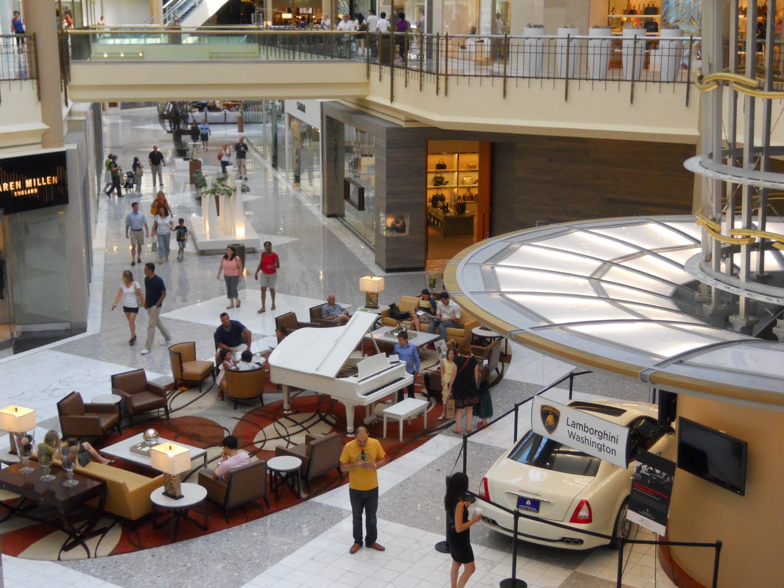 kayni's corner cafe: Tysons Corner Center