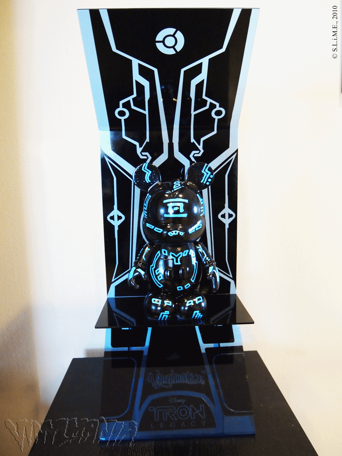 VinylMania: Noah: One-of-a-Kind Tron Legacy Vinylmation!