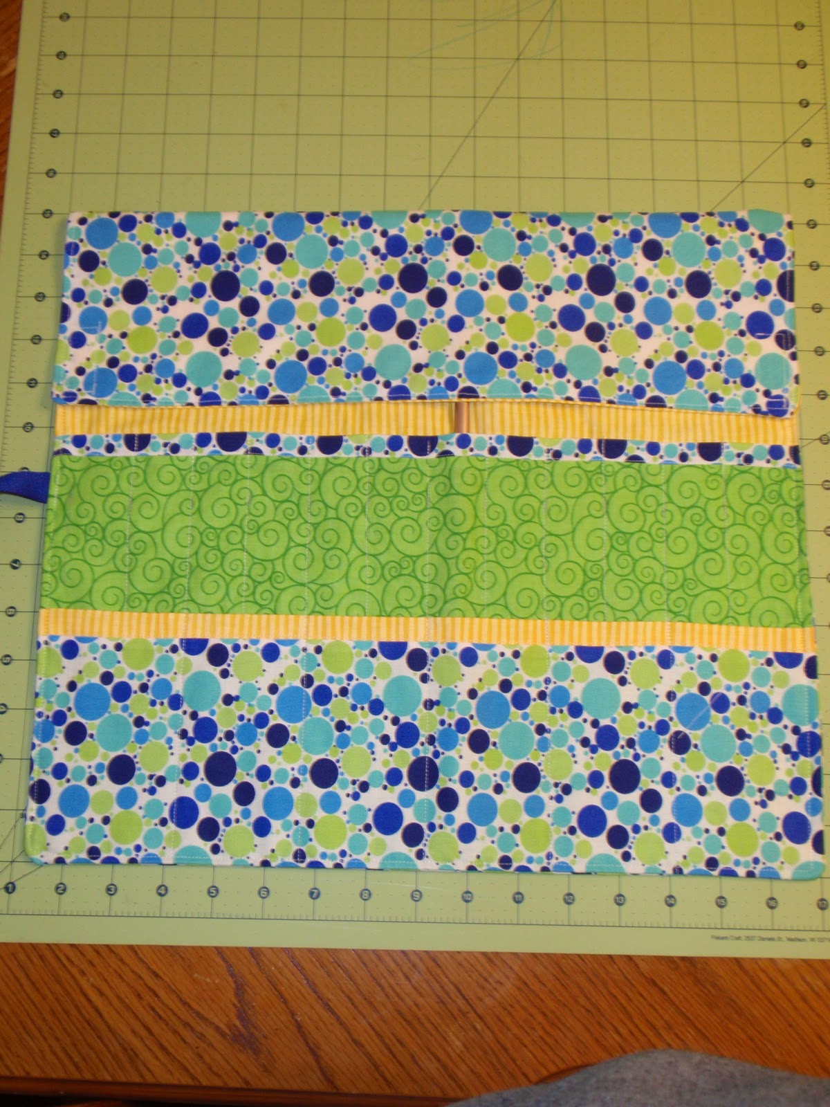 Diary of a Crafty Lady: Knitting Needle Roll up Holder - Tutorial