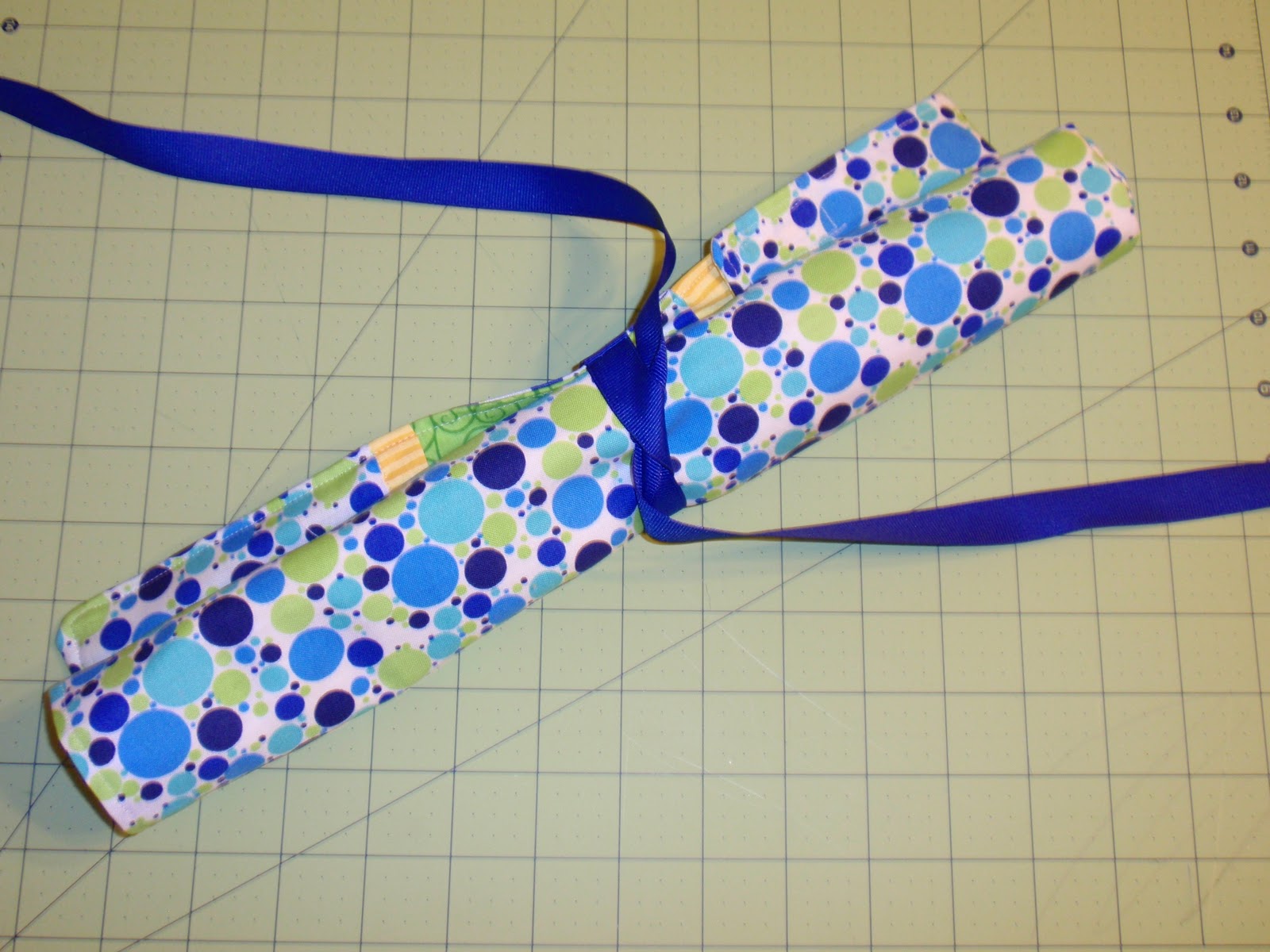 Diary of a Crafty Lady: Knitting Needle Roll up Holder - Tutorial