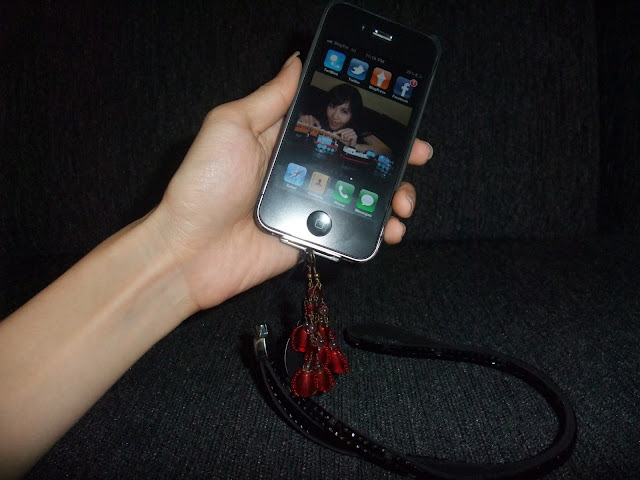 Close up view of the Poddities NETSUKE (lanyard attachment bracket).