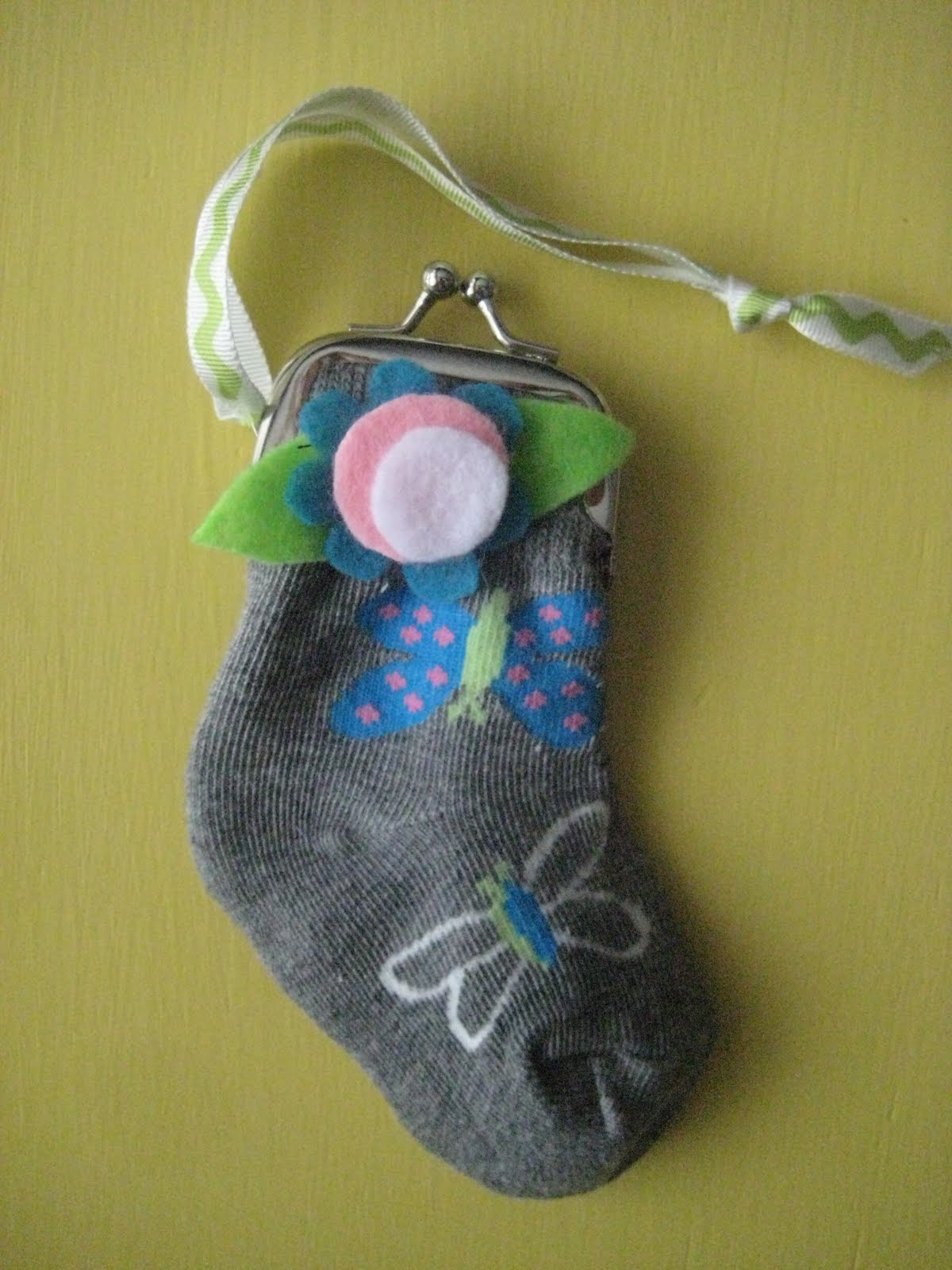 Crystelle Boutique Blog: Very Cute Little Baby Sock Coin Purses