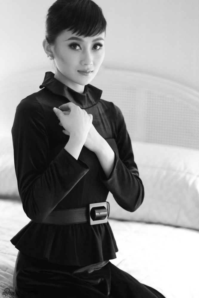 Roast Pork Sliced From A Rusty Cleaver: Lin Peng in Black and White